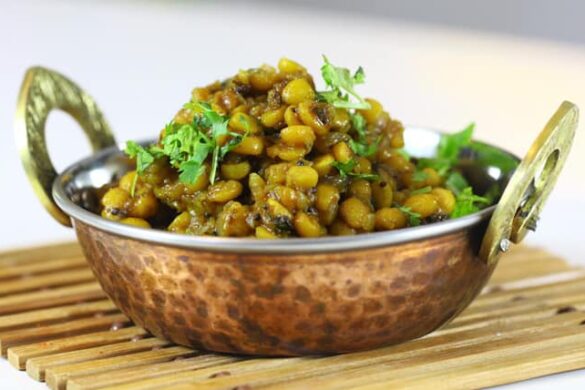 Chana Masala - Marathi Recipe | Madhura's Recipe
