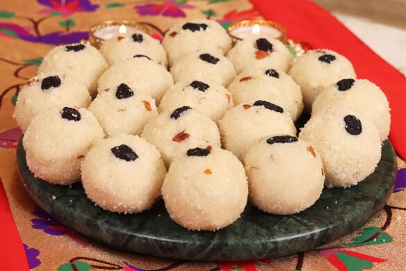 Traditional Khava Ravyache Ladoo | Madhura's Recipe